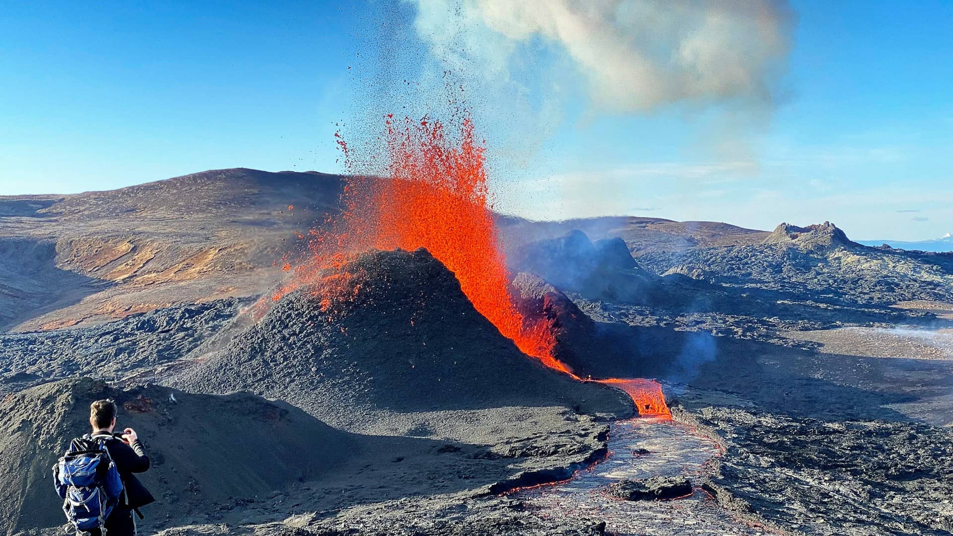 Volcanoes: eruption ups and downs for tourists | battleface